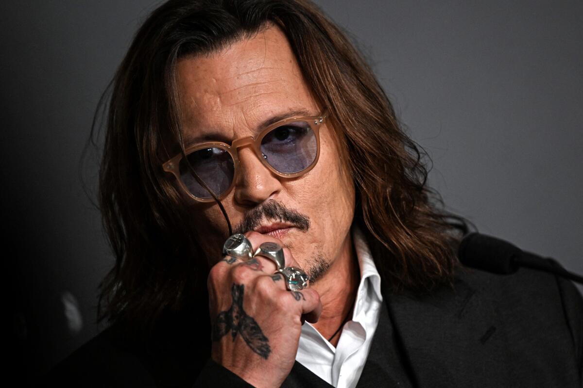 Top 10 fapte interesante despre Johnny Depp - Prince Radu